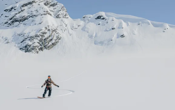 Ski holiday and gear competitions - Snow Magazine